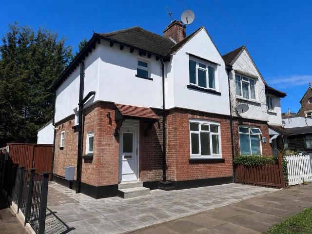 3 bedroom semi detached house to rent