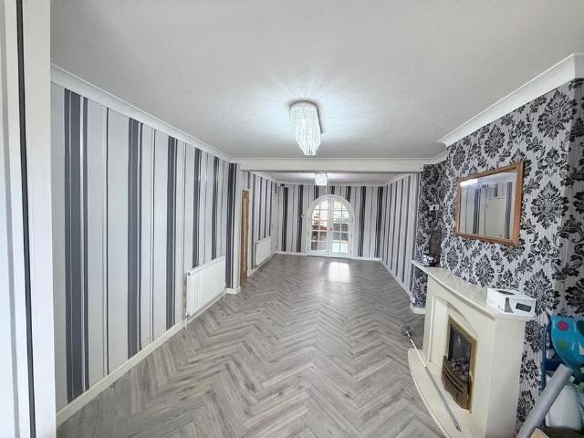 3 bedroom semi detached house to rent