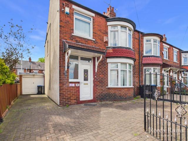 3 bedroom semi detached house to rent
