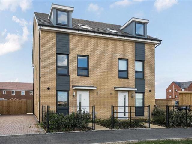 3 bedroom semi detached house to rent