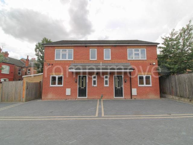 3 bedroom semi detached house to rent