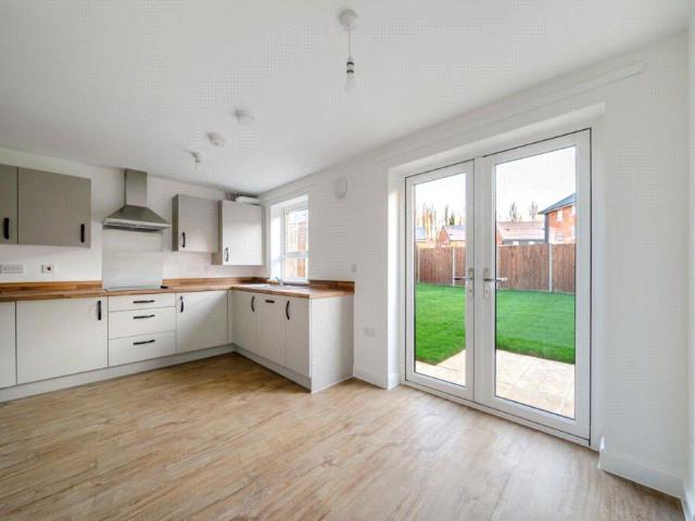 3 bedroom semi detached house to rent