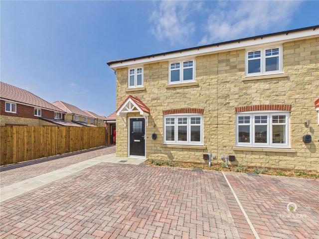 3 bedroom semi detached house to rent