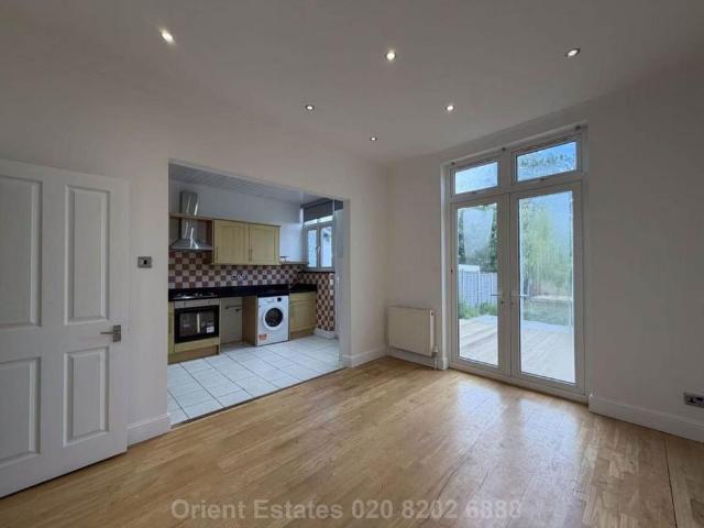 3 bedroom semi detached house to rent