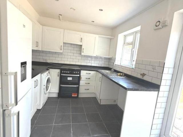 3 bedroom semi detached house to rent
