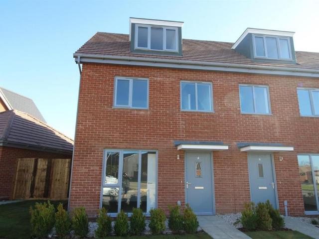 3 bedroom semi detached house to rent