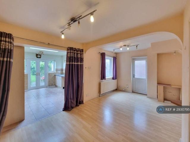 3 bedroom semi detached house to rent