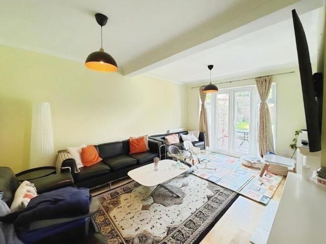 3 bedroom semi detached house to rent