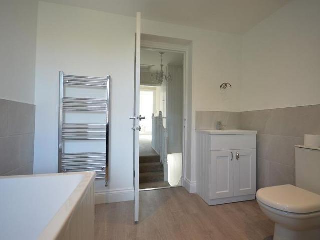 3 bedroom semi detached house to rent