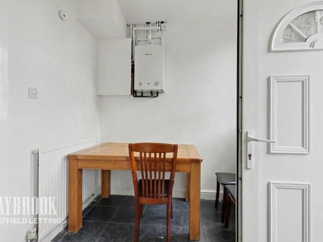 3 bedroom semi detached house to rent