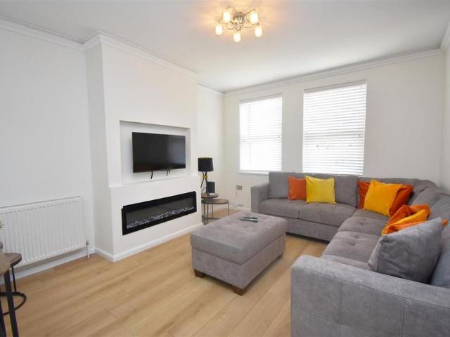 3 bedroom semi detached house to rent