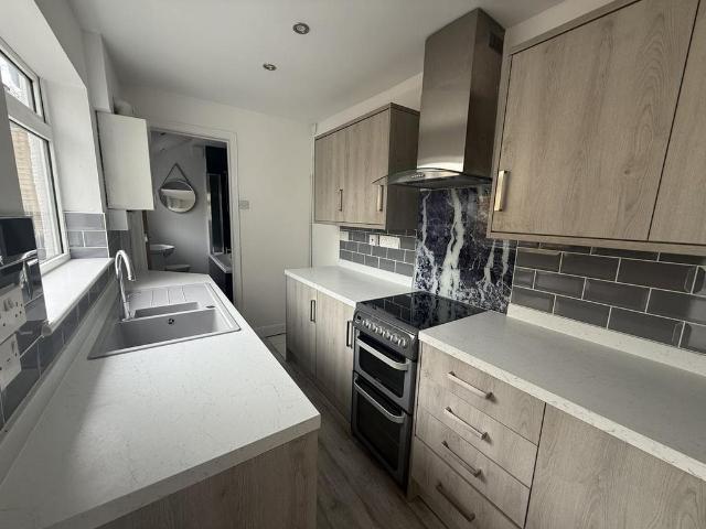 3 bedroom semi detached house to rent