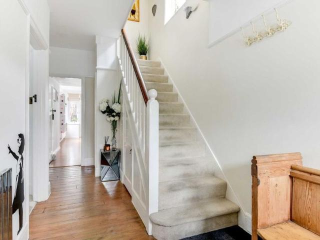 3 bedroom semi detached house to rent