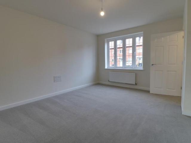 3 bedroom semi detached house to rent