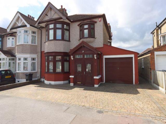 3 bedroom semi detached house to rent