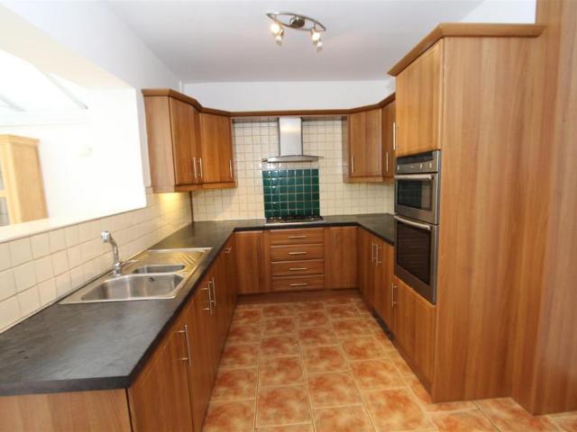 3 bedroom semi detached house to rent
