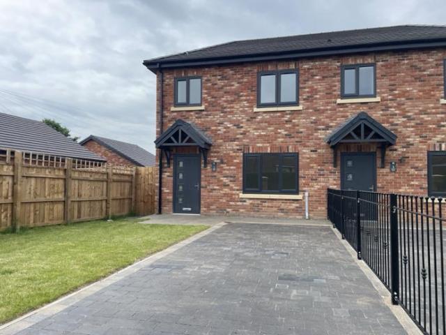 3 bedroom semi detached house to rent