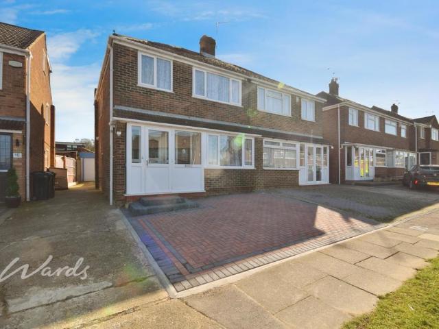 3 bedroom semi detached house to rent