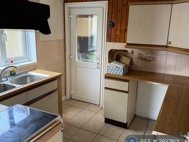 3 bedroom semi detached house to rent