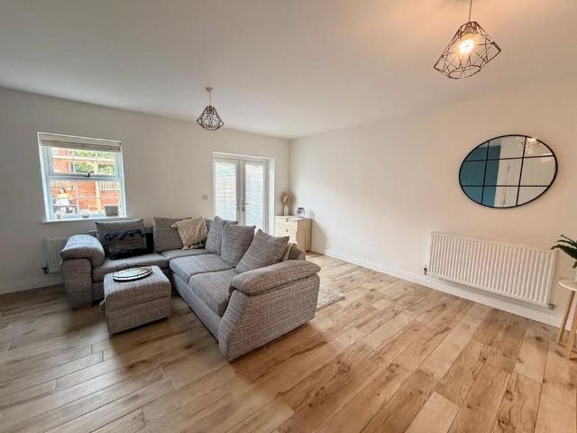 3 bedroom semi detached house to rent