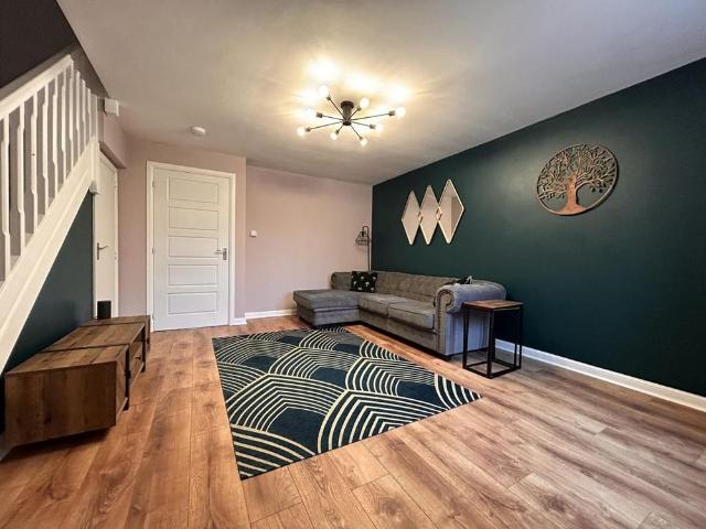 3 bedroom semi detached house to rent