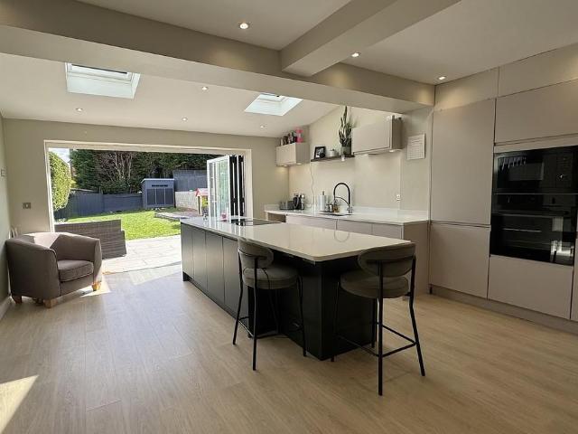 3 bedroom semi detached house to rent