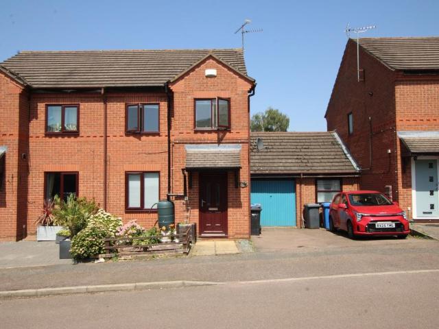 3 bedroom semi detached house to rent
