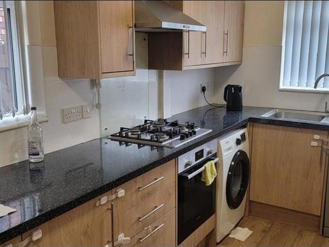 3 bedroom semi detached house to rent