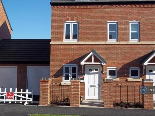 3 bedroom semi detached house to rent