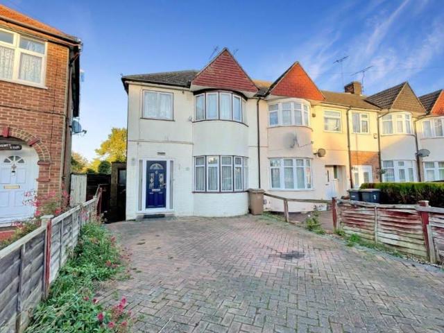 3 bedroom semi detached house to rent