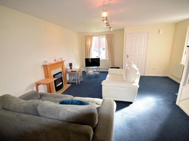 3 bedroom semi detached house to rent