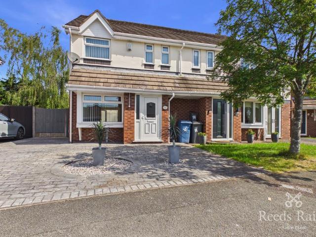 3 bedroom semi detached house to rent
