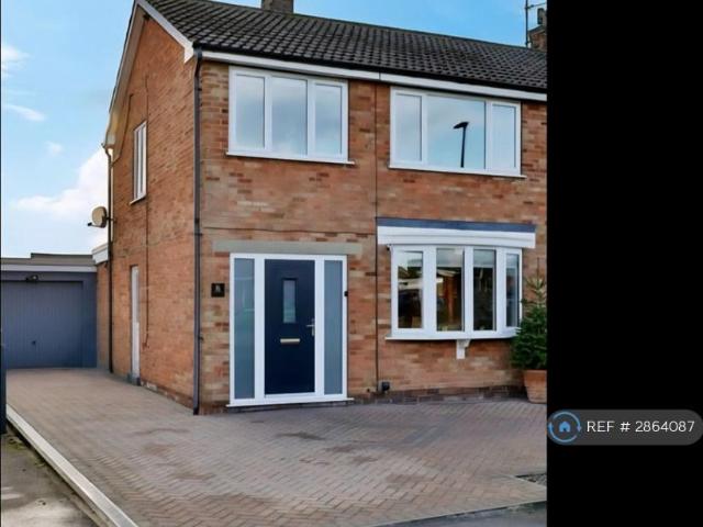 3 bedroom semi detached house to rent