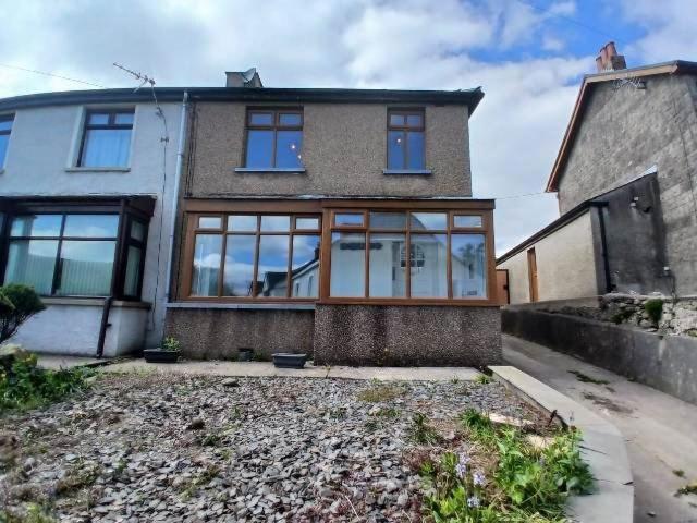 3 bedroom semi detached house to rent