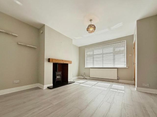 3 bedroom semi detached house to rent