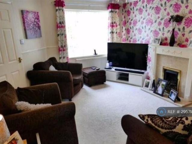 3 bedroom semi detached house to rent