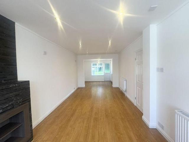 3 bedroom semi detached house to rent