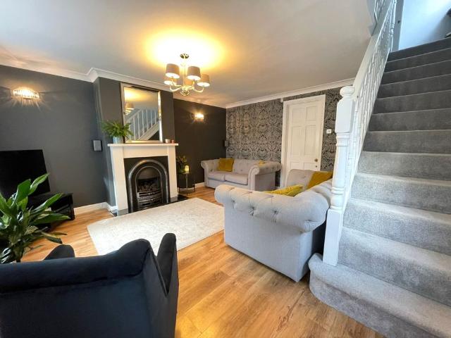 3 bedroom semi detached house to rent