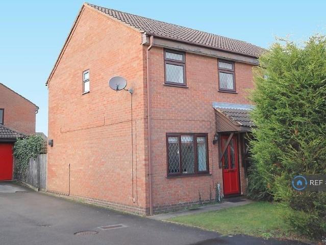 3 bedroom semi detached house to rent