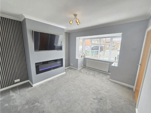 3 bedroom semi detached house to rent