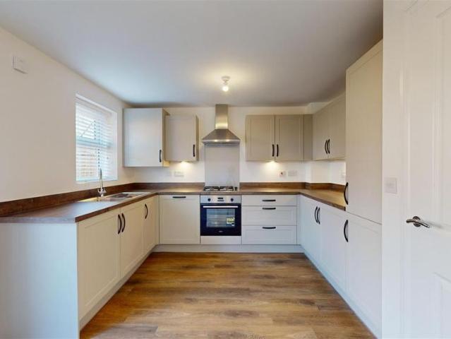 3 bedroom semi detached house to rent