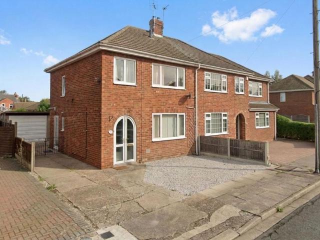 3 bedroom semi detached house to rent