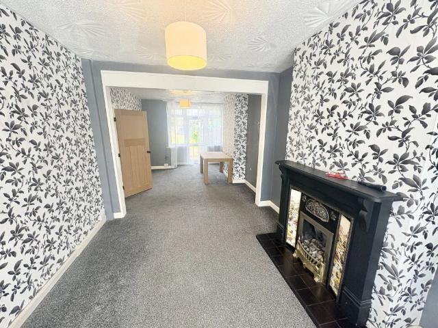 3 bedroom semi detached house to rent