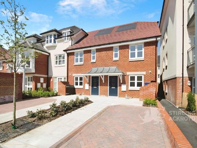 3 bedroom semi detached house to rent