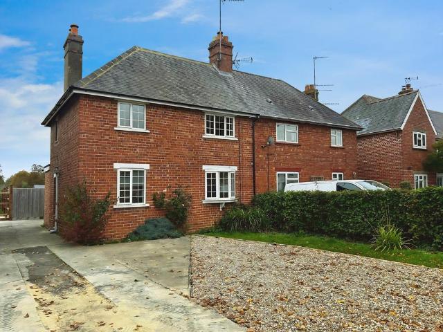 3 bedroom semi detached house to rent