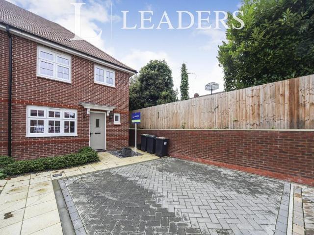 3 bedroom semi detached house to rent