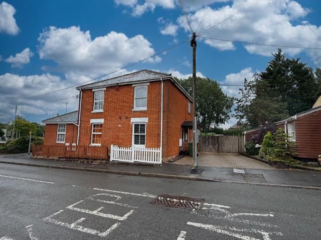 3 bedroom semi detached house to rent