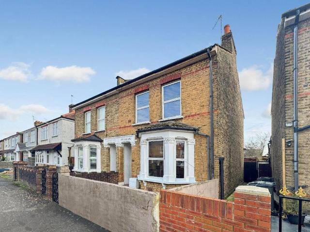 3 bedroom semi detached house to rent
