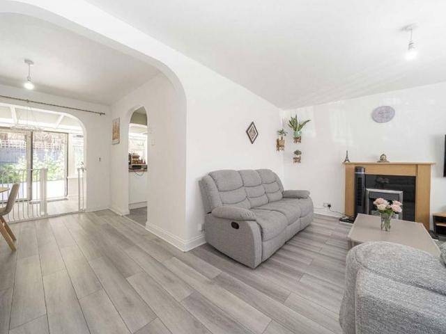 3 bedroom semi detached house to rent