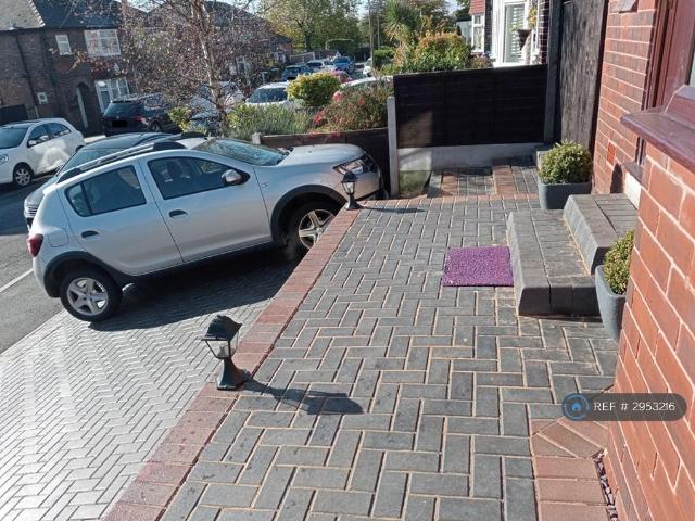 3 bedroom semi detached house to rent